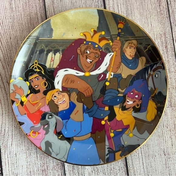 Disney | Accents | Disneys Hunchback Of Notre Dame Plate | Poshmark